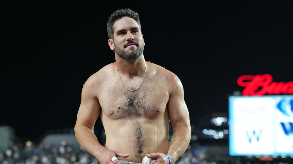 A shirtless Mike Tauchman helps deliver signature victory for Cubs over ...