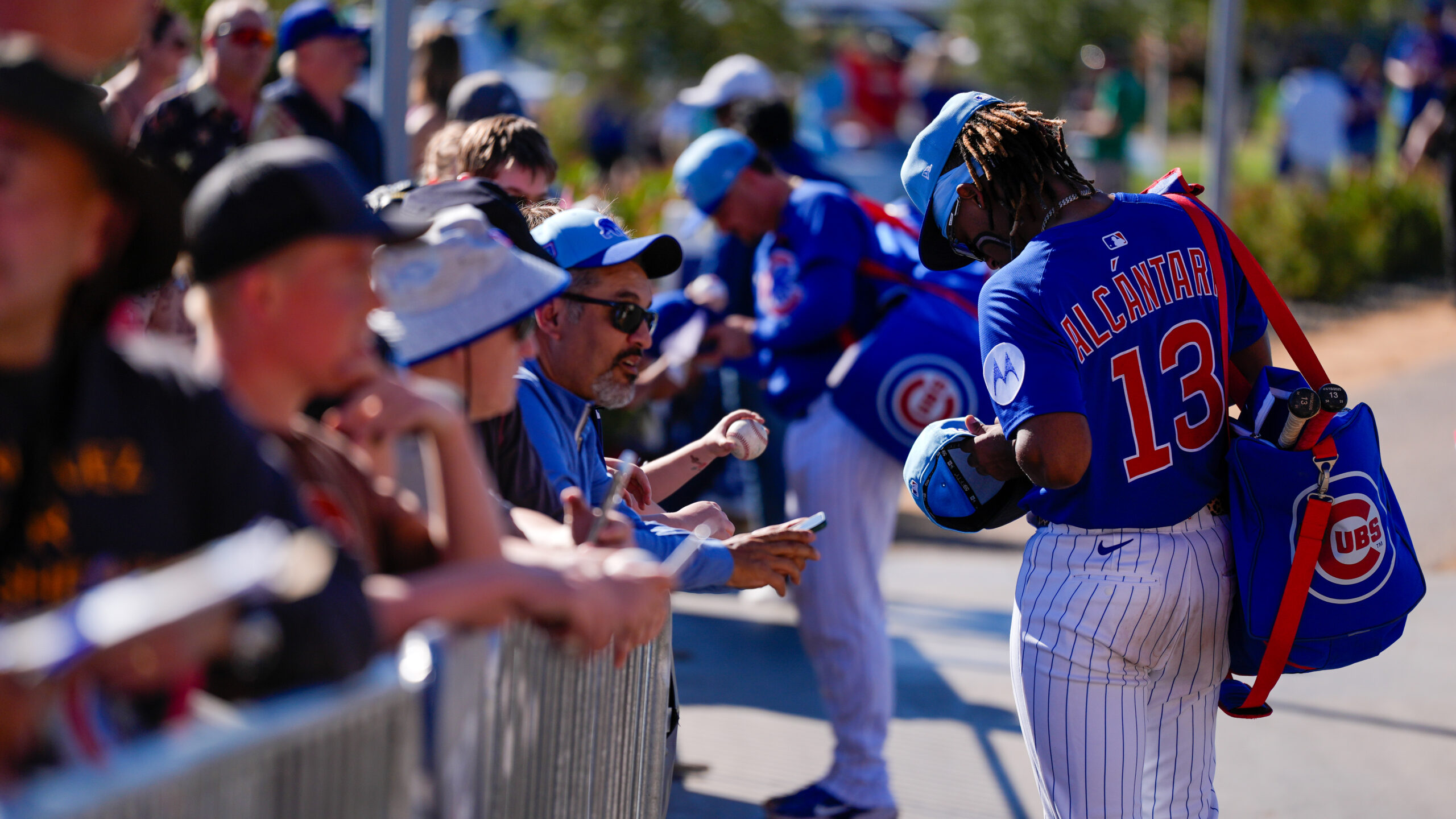 Taylor McGregor gives Cubs fans a taste of spring training at Sloan ...