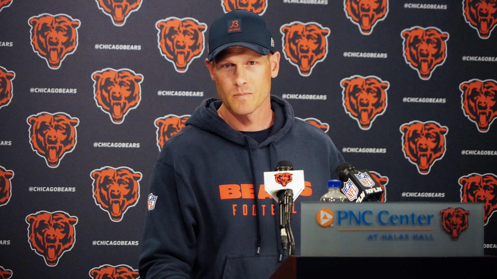 Bears coach Ben Johnson handles Caleb Williams controversy well with ...