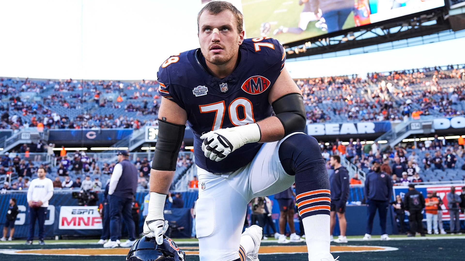 How Theo Benedet starting at left tackle will impact Bears’ offensive line - Yahoo Sports